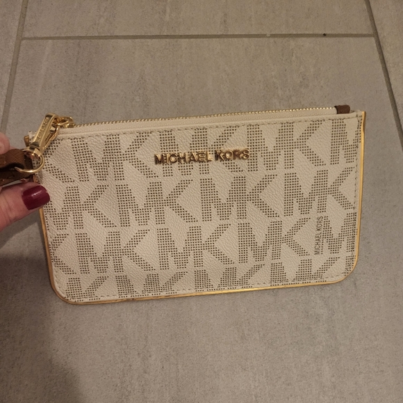 Michael Kors | Bags | Michael Kors Wristlet | Poshmark